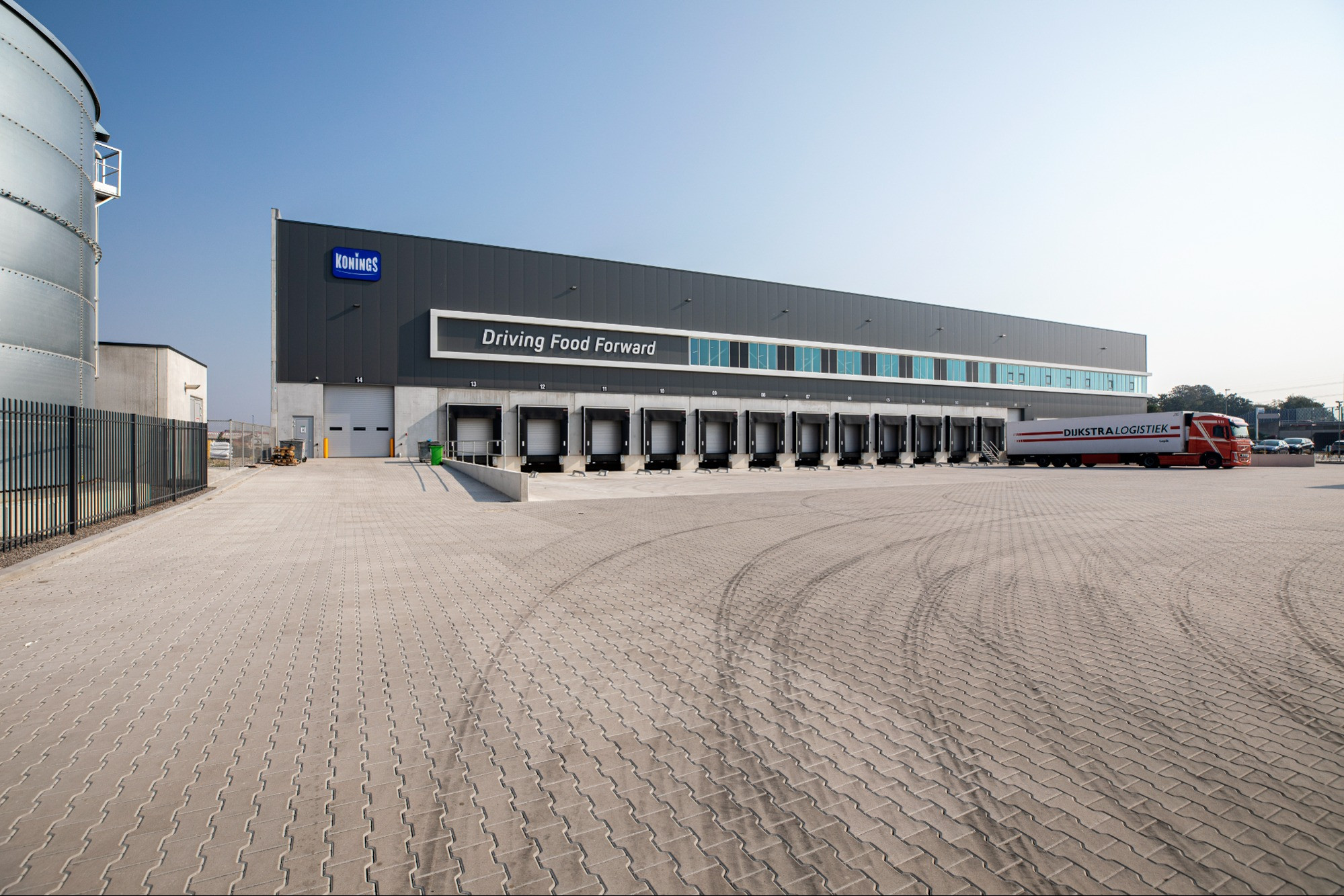 Realization of a new building of Refrigerated Warehouse Koningszuivel ...